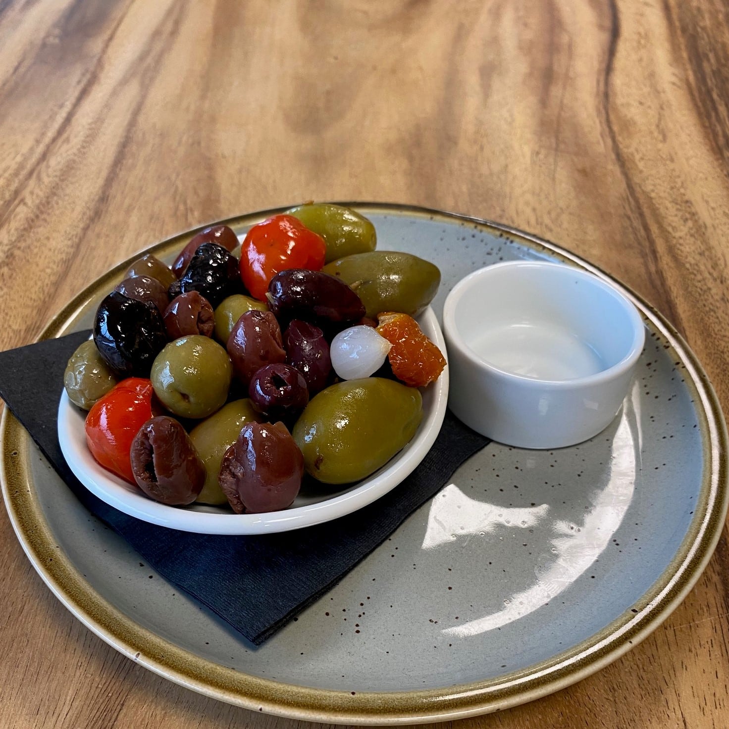 Shakers Lounge & Restaurant - Urban Distilleries and Winery - Craft ...